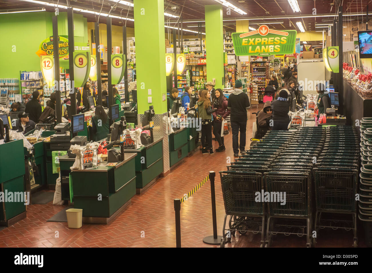Aisle end supermarket hi-res stock photography and images - Alamy