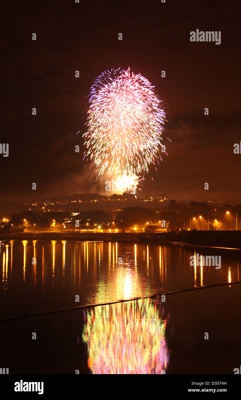 Fireworks reflected in water hi-res stock photography and images - Alamy