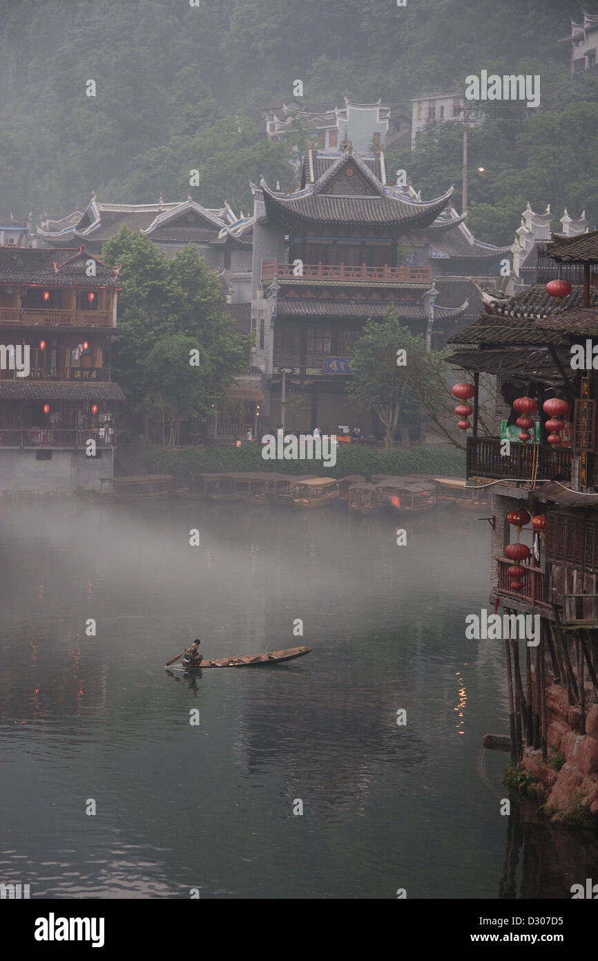 Feng huang hi-res stock photography and images - Alamy