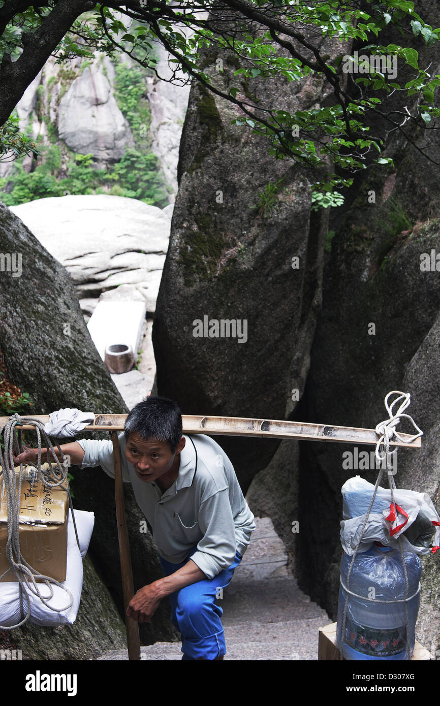 Shoulder carrying pole china hi-res stock photography and images - Alamy
