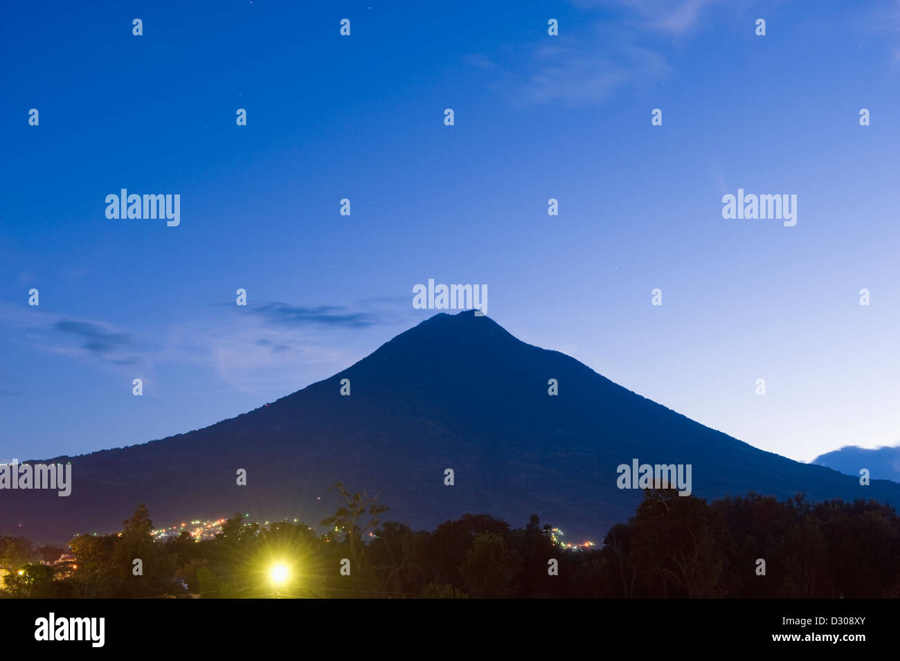 Volcan de agua hi-res stock photography and images - Alamy