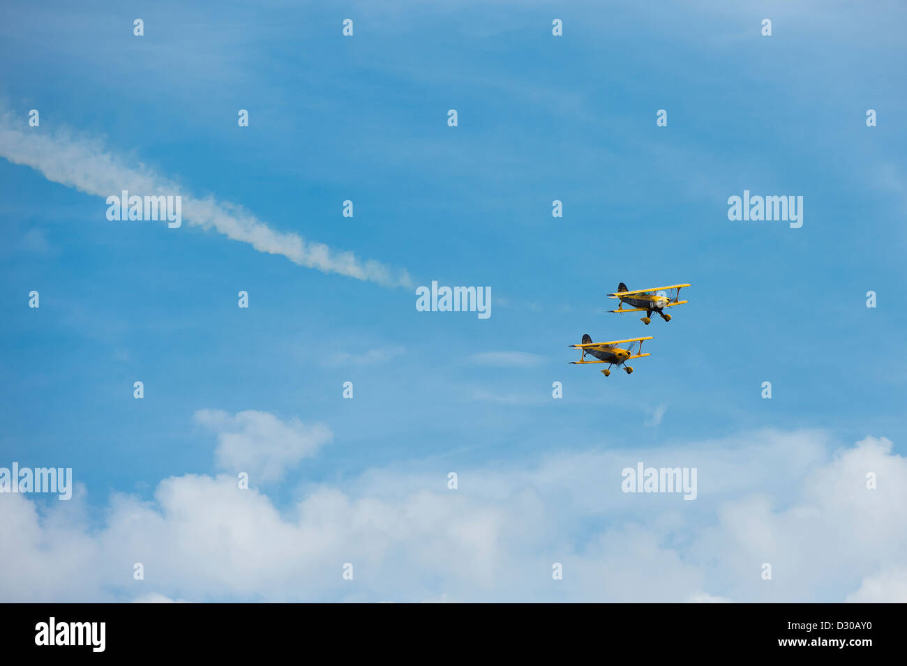 Biplanes flying hi-res stock photography and images - Alamy