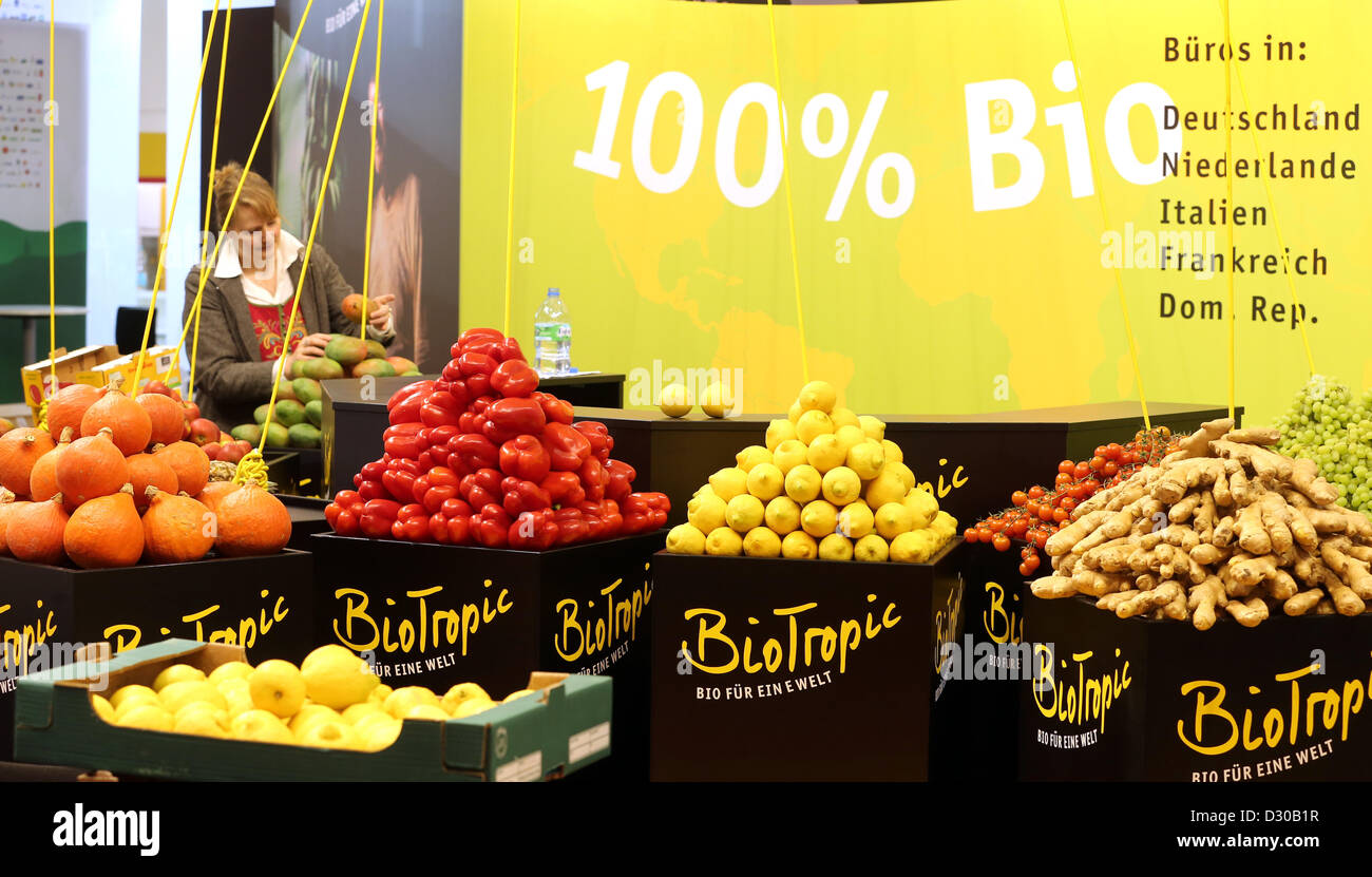 An exhibitor stacks organic fruit and vegetables at the "Fruit ...