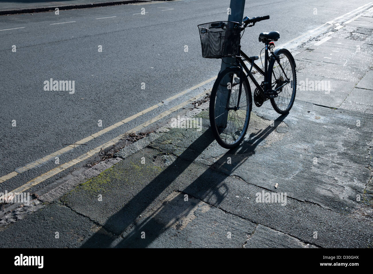 Bicycle leaning lamp post hi-res stock photography and images - Alamy