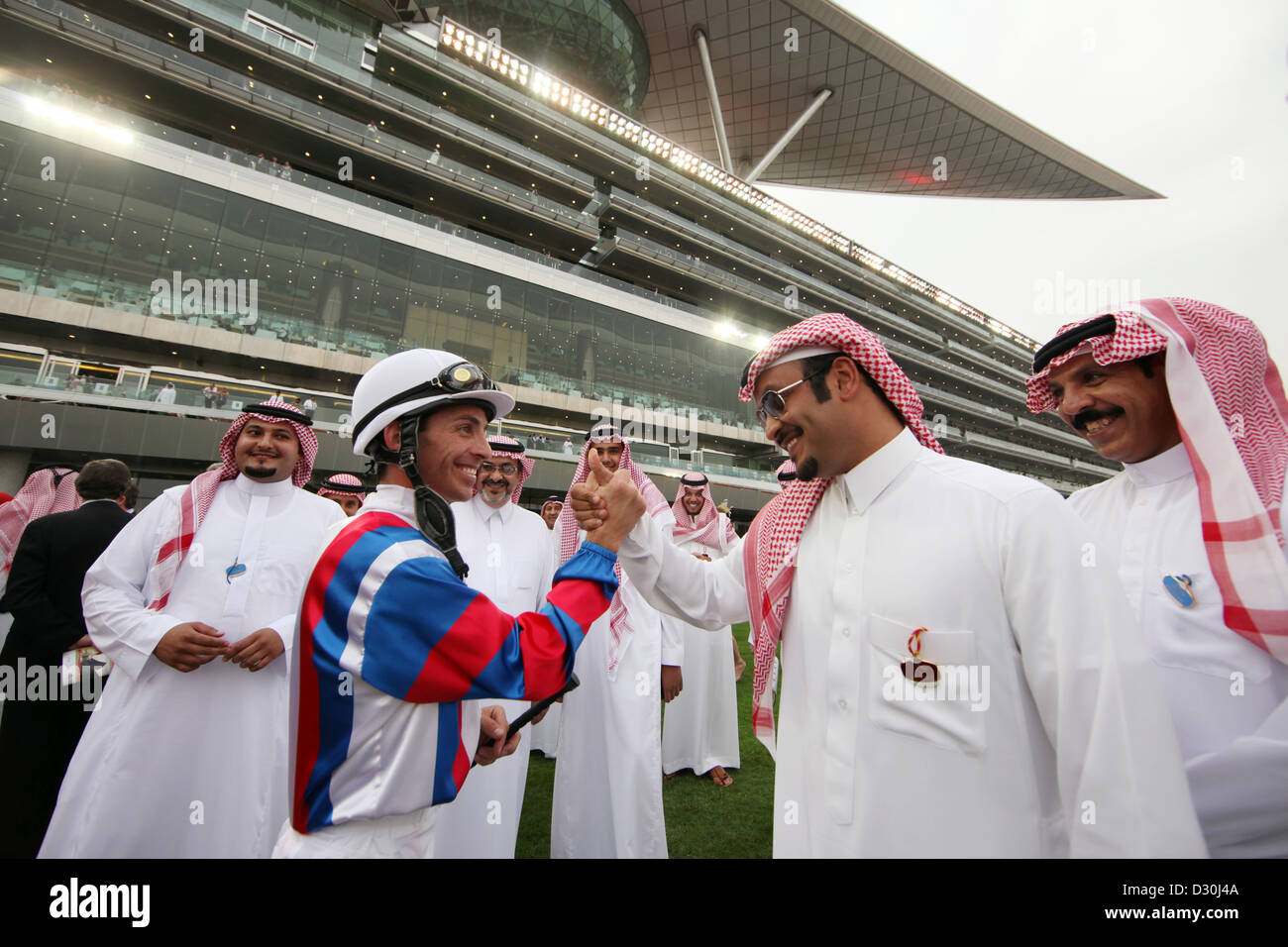 Emirates people greet hi-res stock photography and images - Alamy