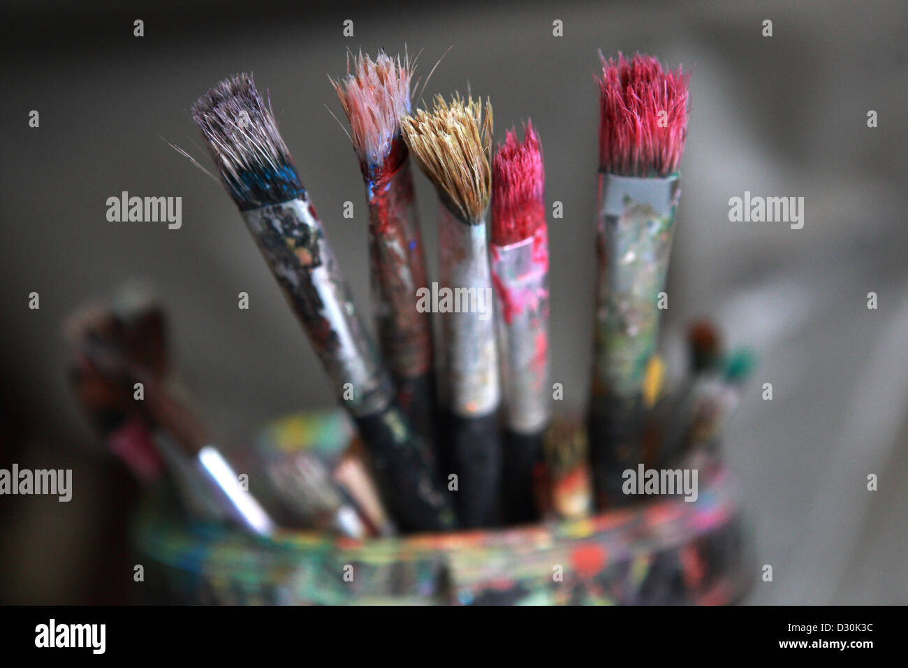 Used make up brushes hi-res stock photography and images - Alamy