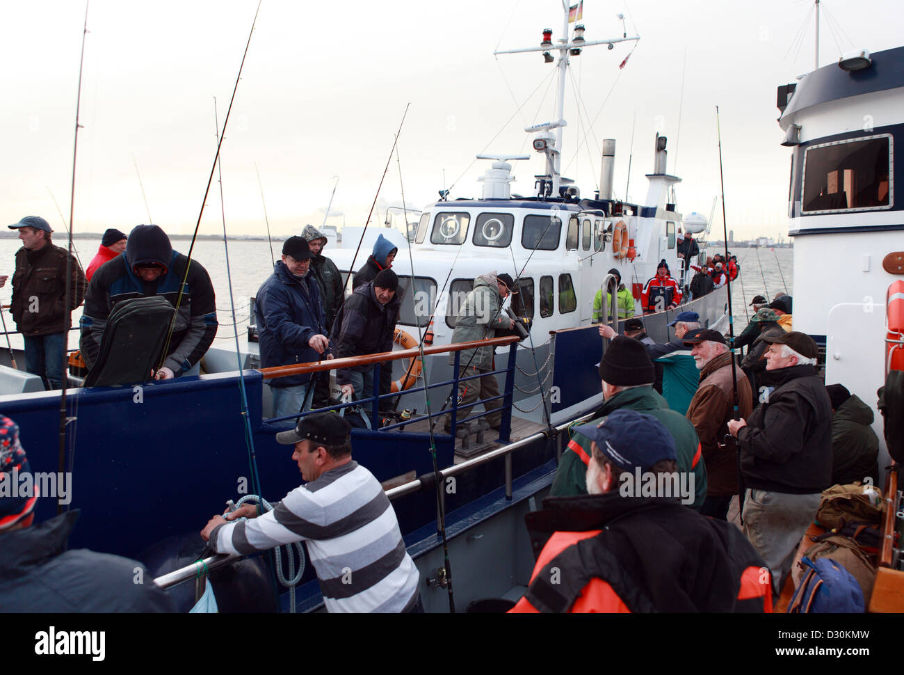 Shipping vessels in port hi-res stock photography and images - Alamy