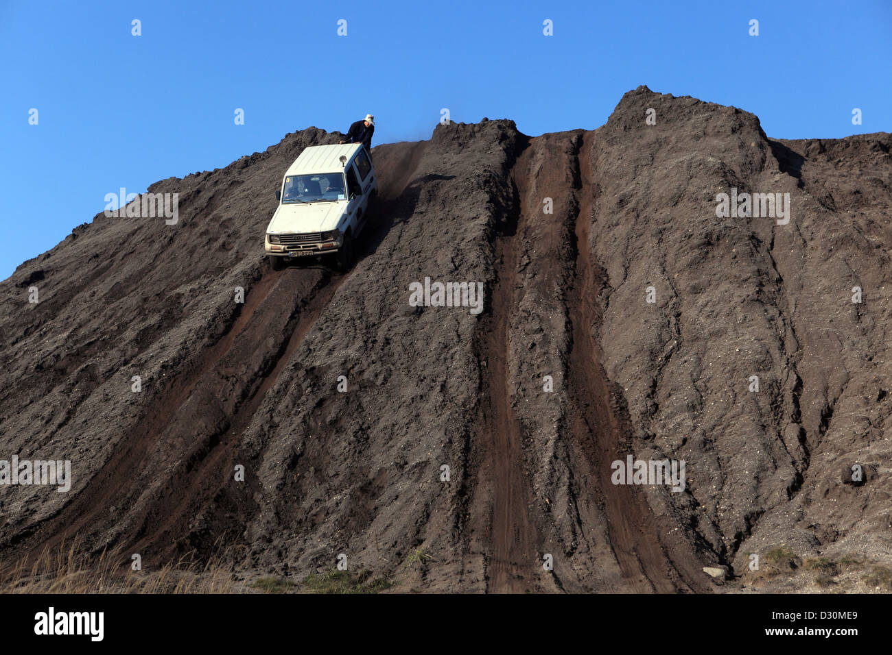 Mound slope hi-res stock photography and images - Alamy