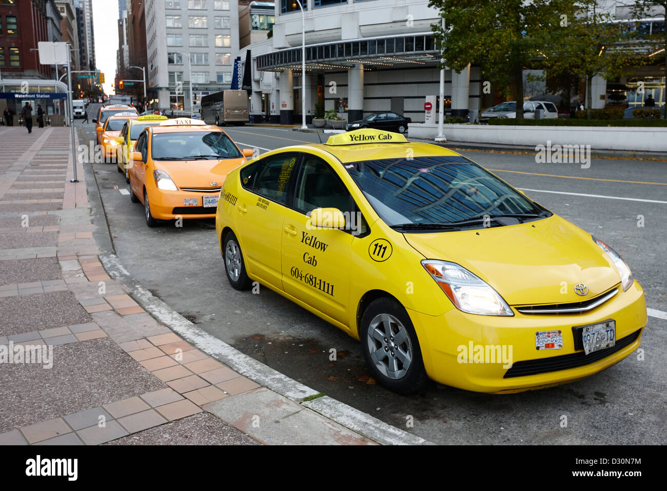 Yellow green taxi hi-res stock photography and images - Alamy