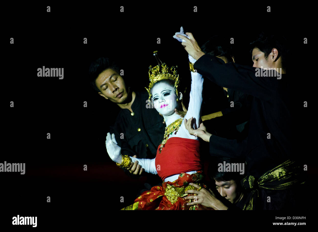 Sing BURI, THAILAND - FEBRUARY 5 : The unidentified dancers perform at ...