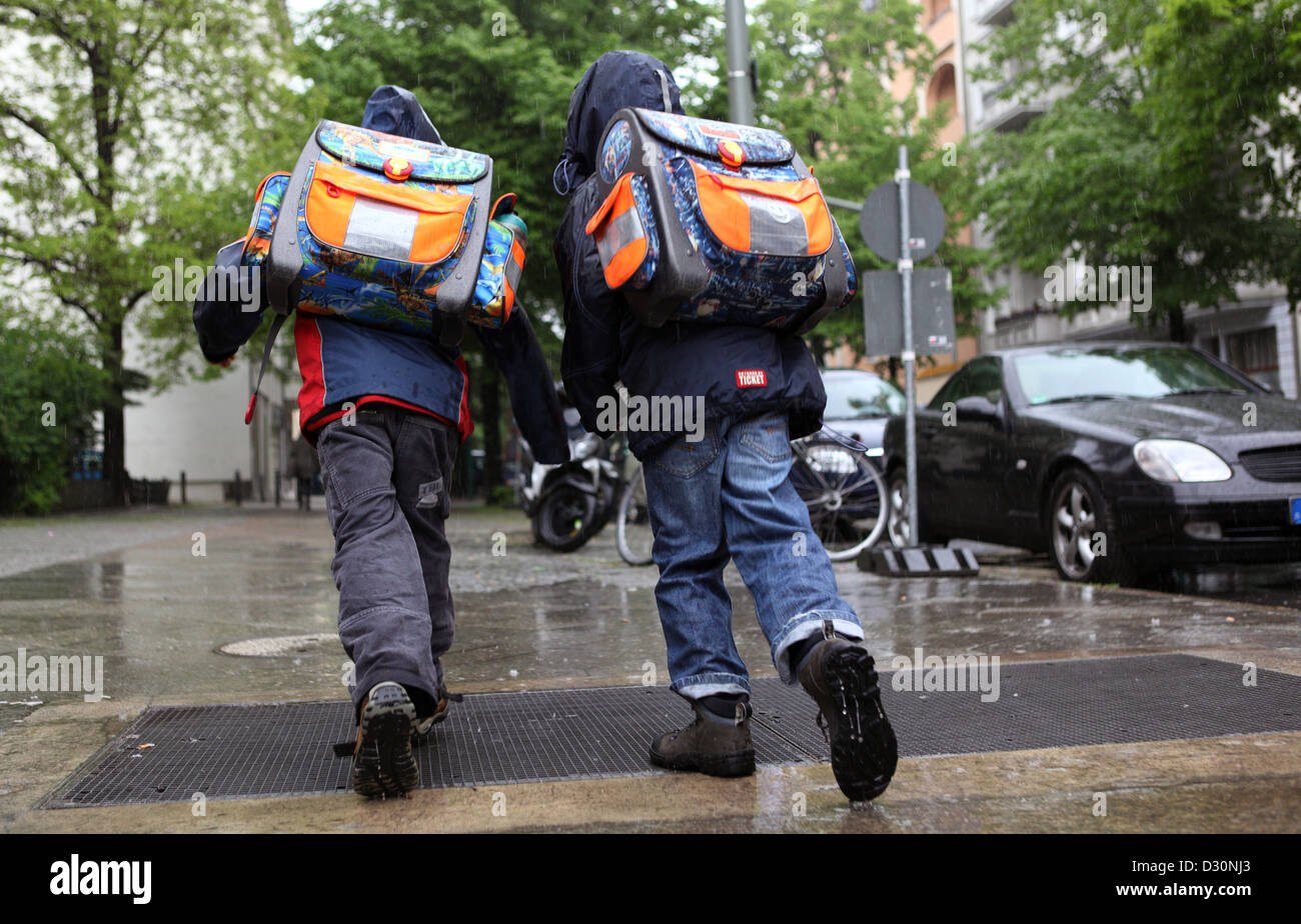 School in the rain hi-res stock photography and images - Alamy