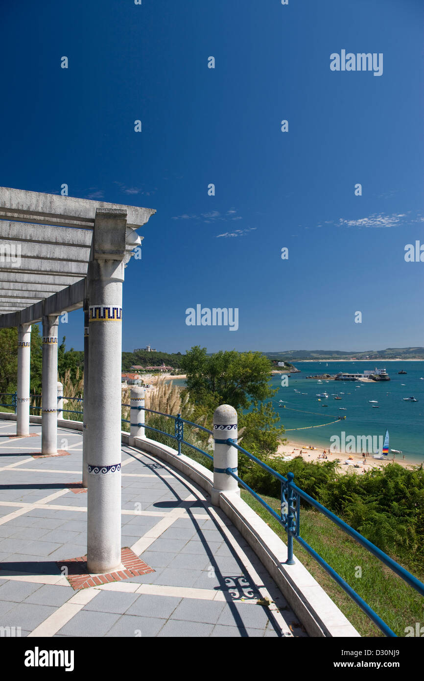 PERGOLAS PROMENADE ABOVE LA MAGDALENA BEACH SANTANDER BAY CANTABRIA ...