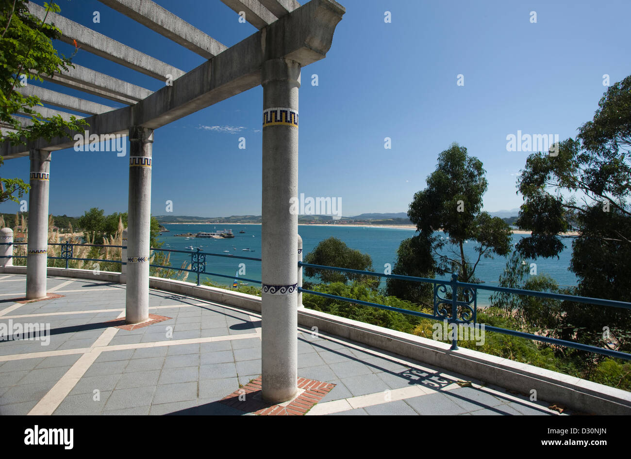 Pergolas hi-res stock photography and images - Alamy