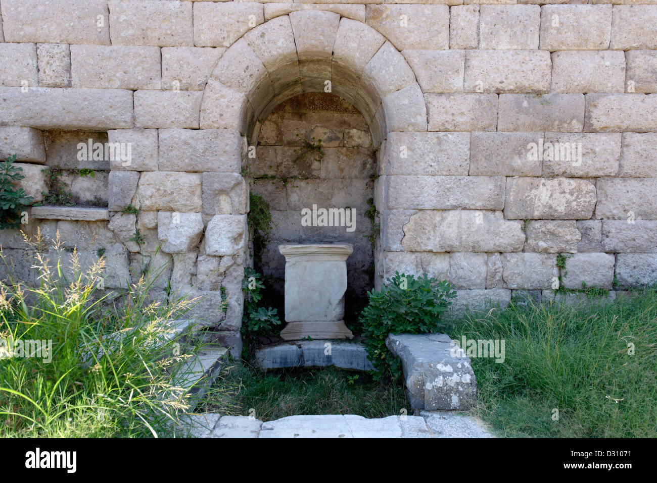 A first level trace retaining wall niche which may have contained the ...