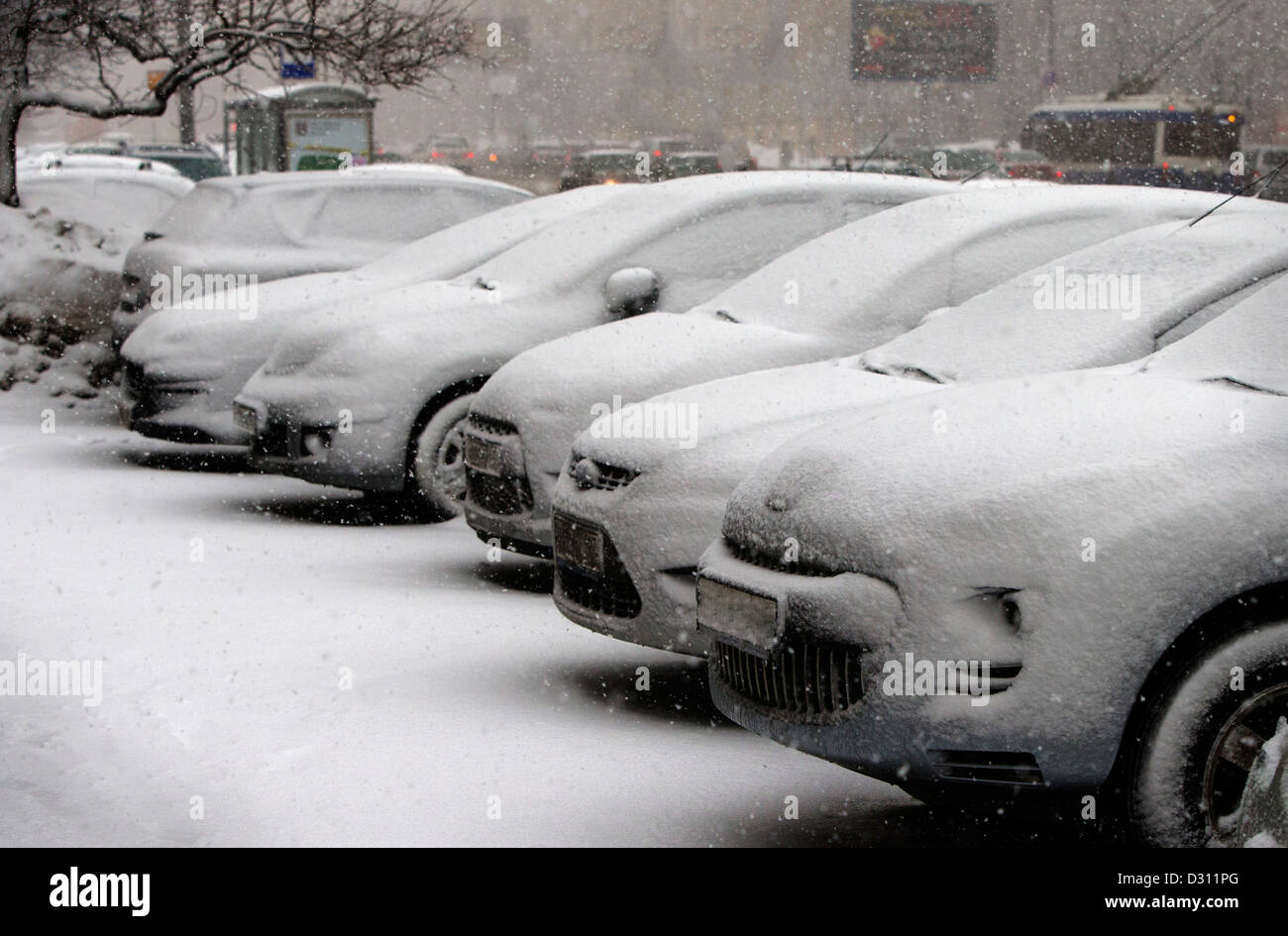 Cars are under snow during a snowfall Stock Photo - Alamy