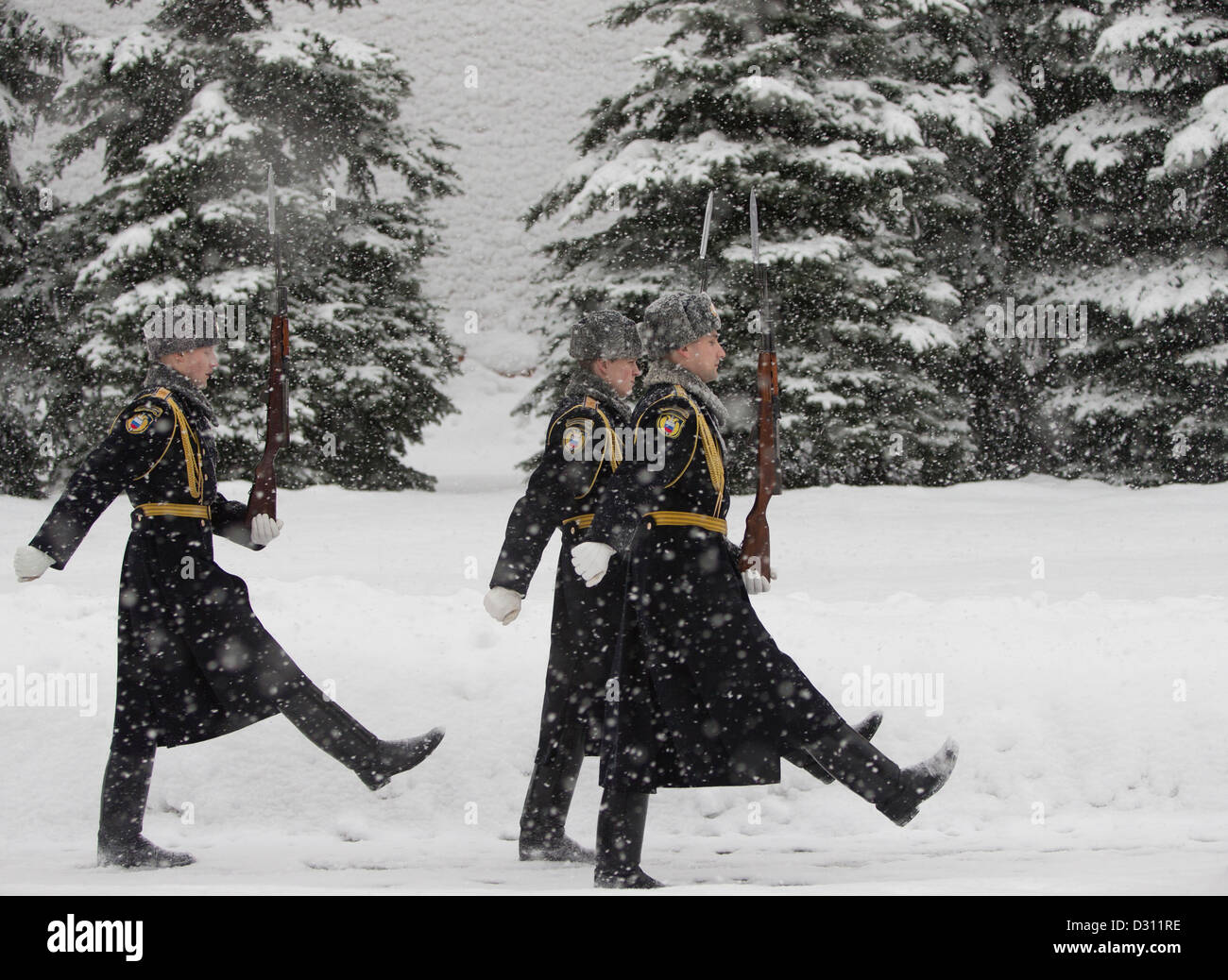 Red square soldiers hi-res stock photography and images - Alamy