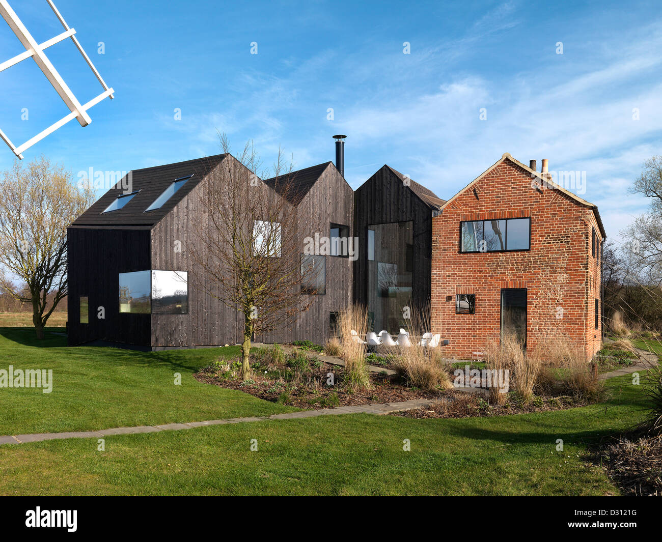 Hunsett Mill, Stalham, United Kingdom. Architect: ACME, 2010. Garden ...