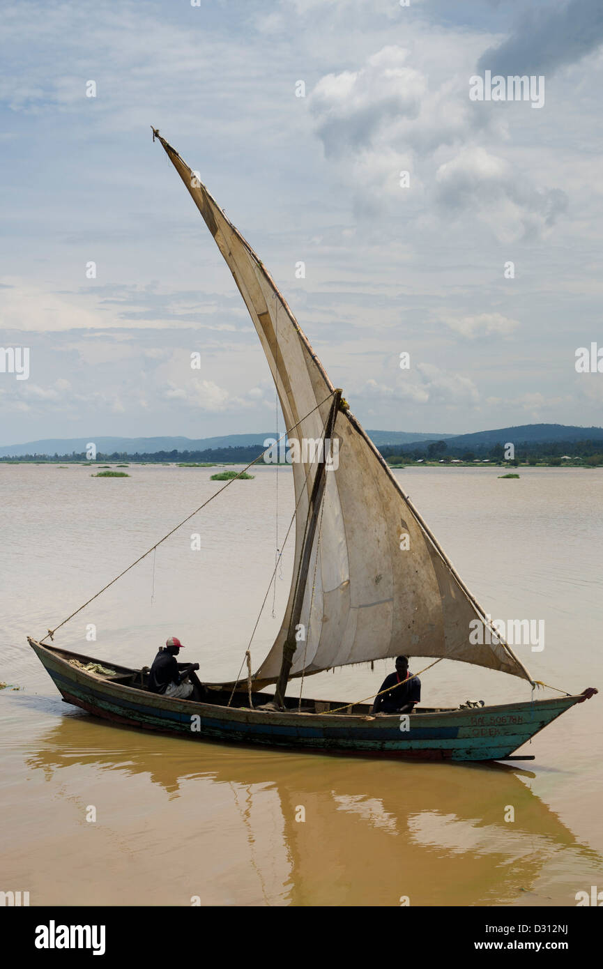Dhow fishing boat hi-res stock photography and images - Alamy