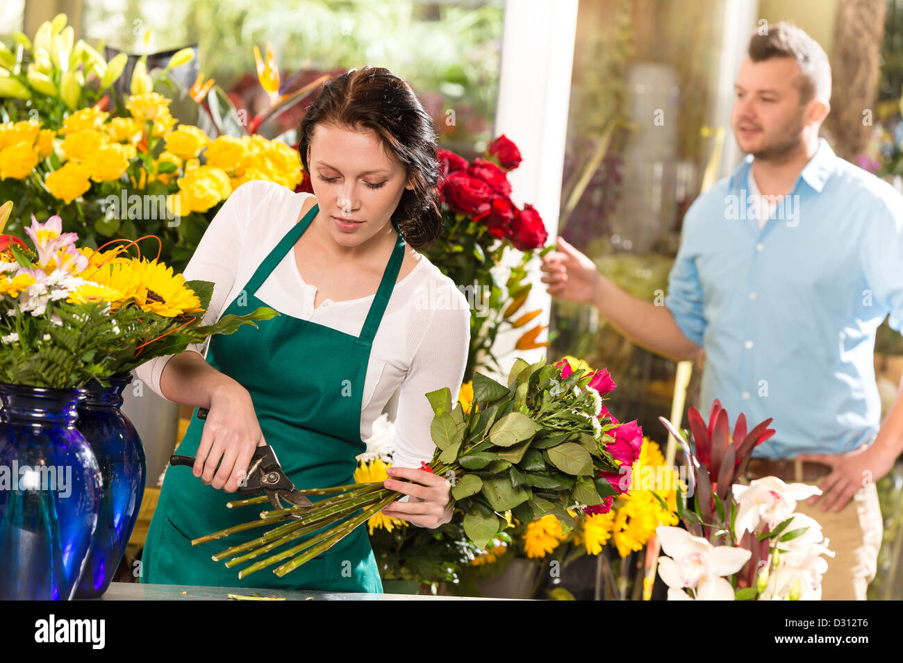 Man buying woman flowers hi-res stock photography and images - Alamy