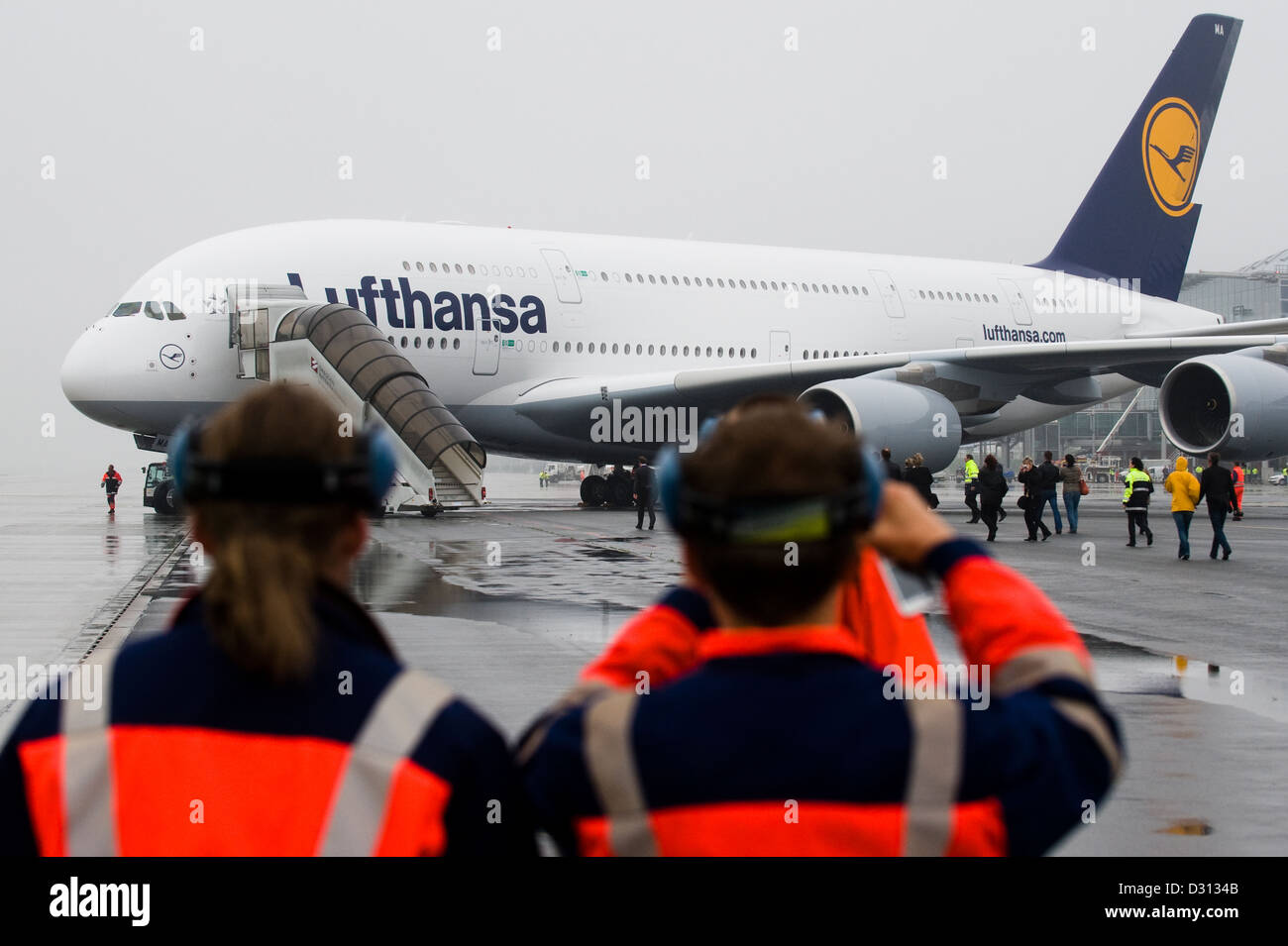 Dresden, Germany, the ground crew in front of the Airbus A 380 at ...