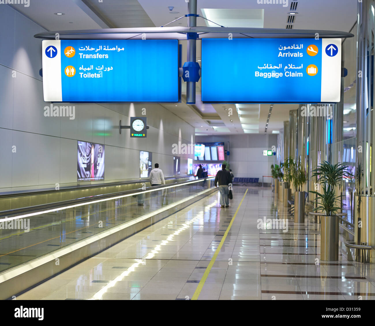 Arrival departure signs hi-res stock photography and images - Alamy