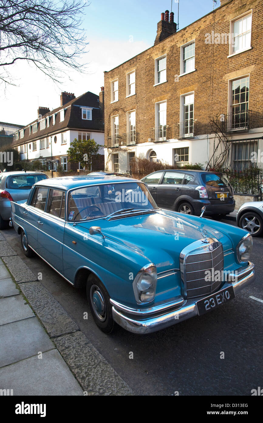 Mercedes 220S parked on Aubrey Walk in Holland Park, West London ...
