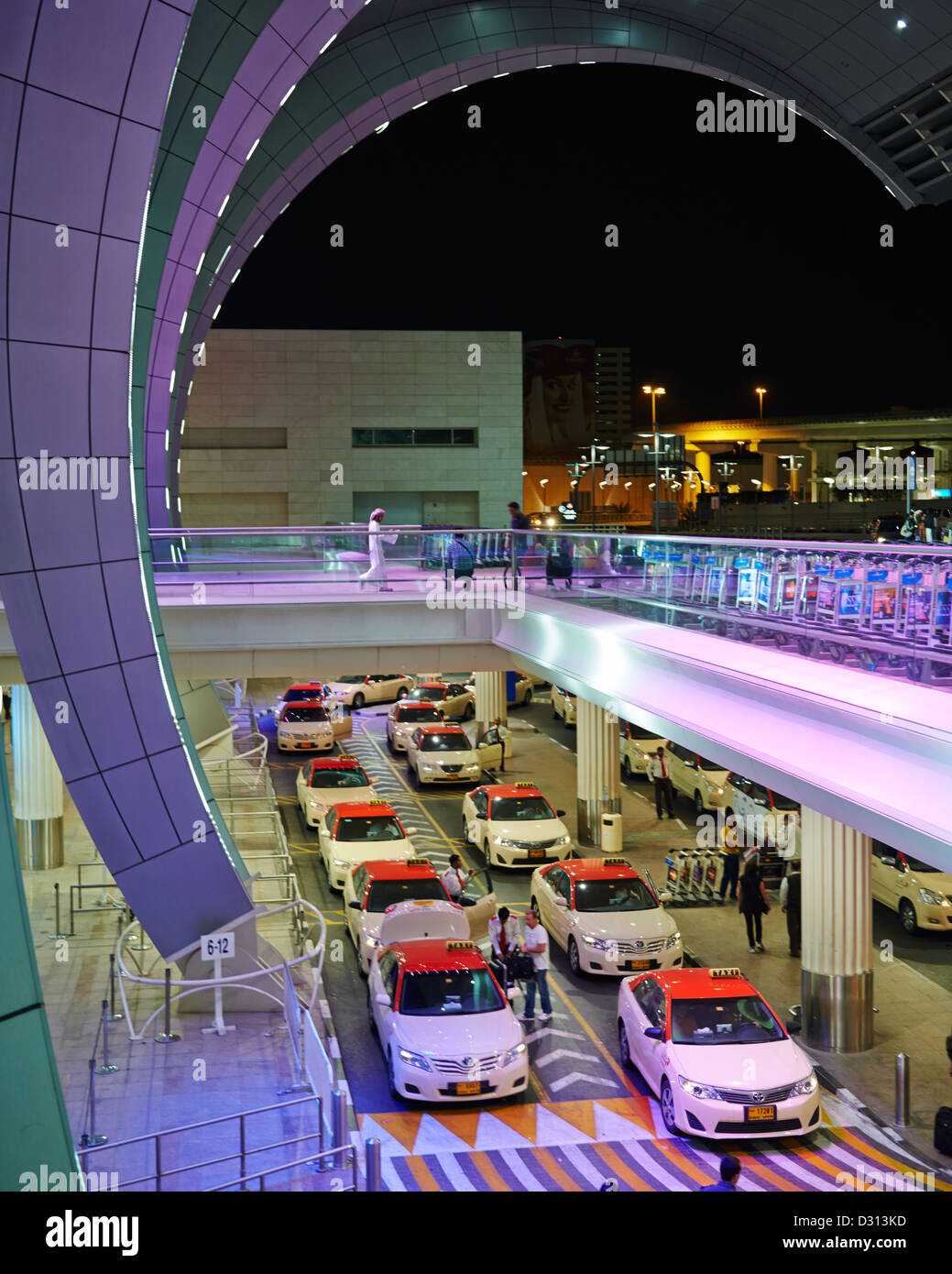 The taxi stand at the Dubai International Airport Stock Photo - Alamy
