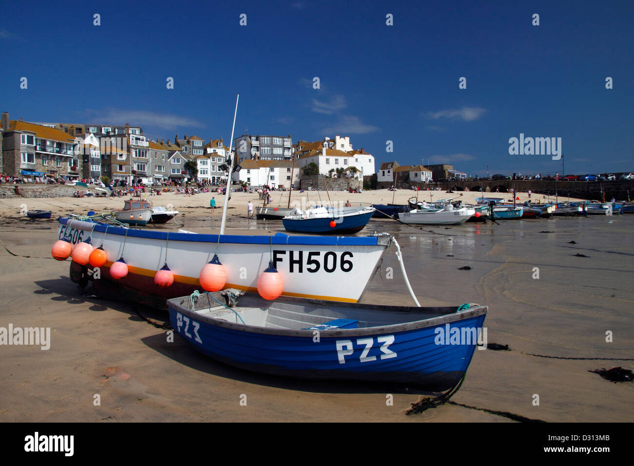 Fishing boats st ives hi-res stock photography and images - Alamy