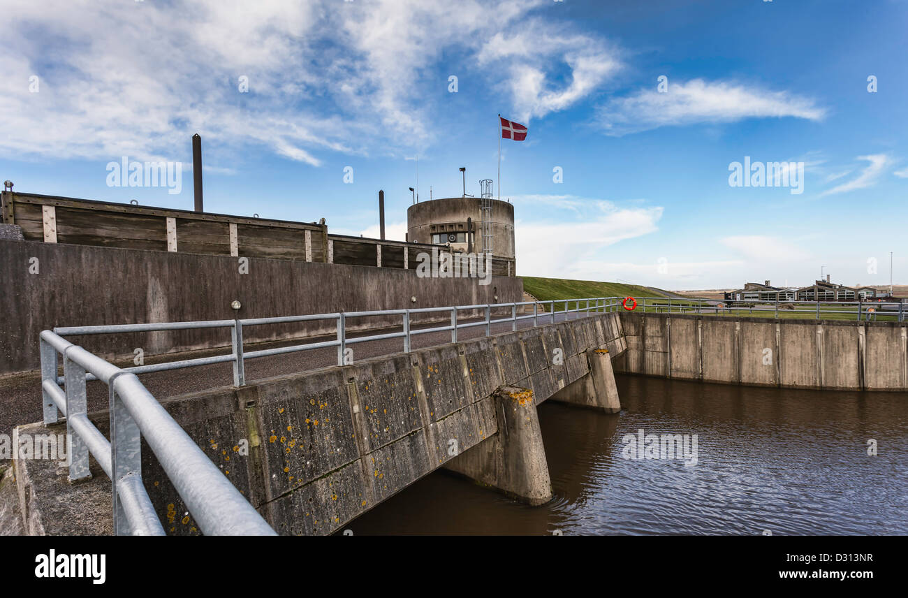Sea lock gate hi-res stock photography and images - Alamy