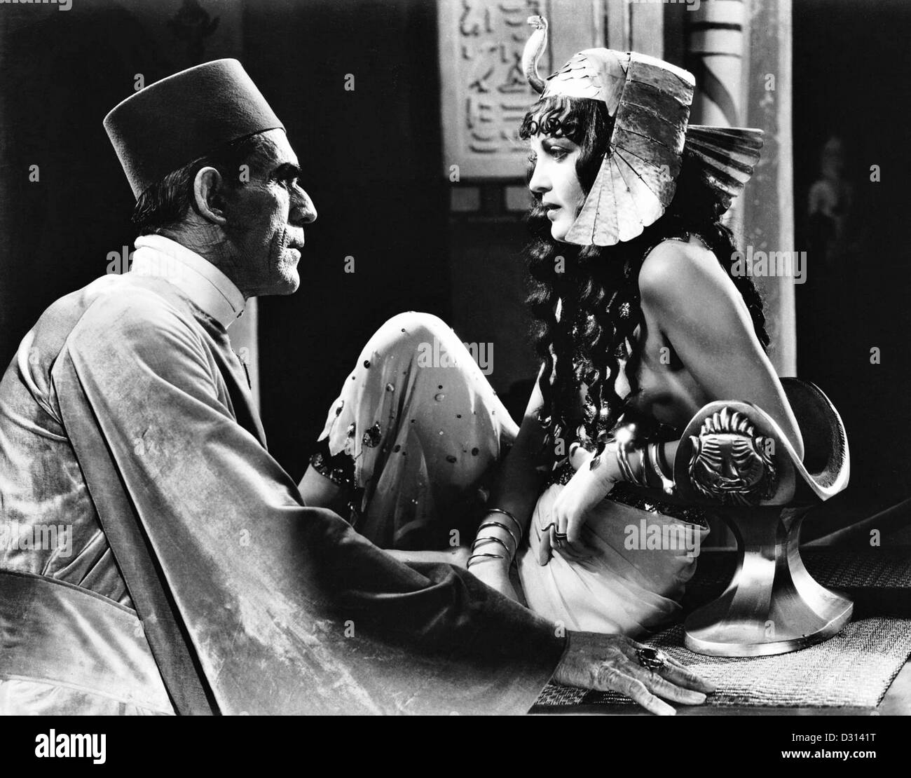 Egypt mummy Black and White Stock Photos & Images - Alamy