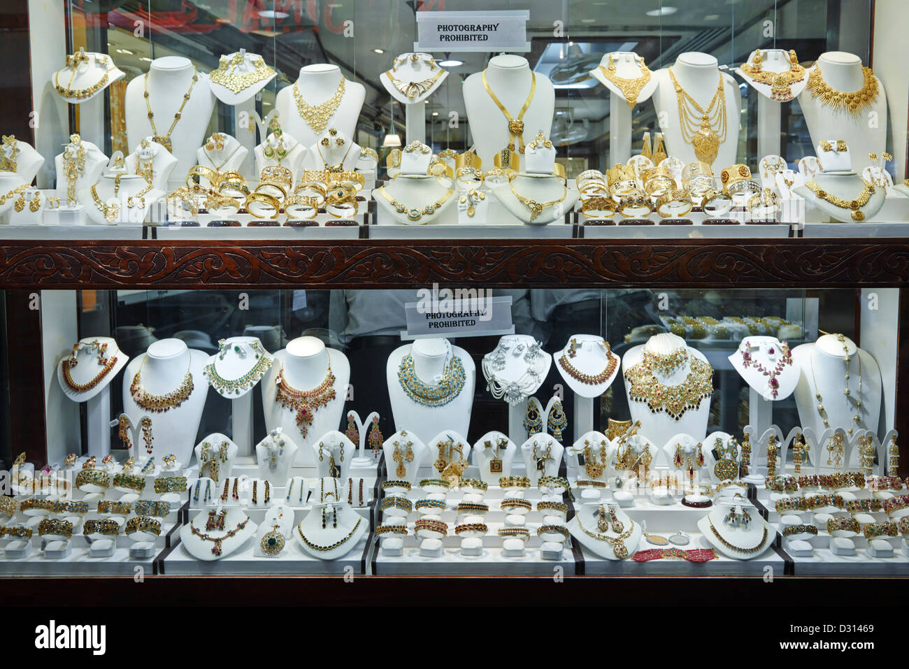 Gold jewelry on display hi-res stock photography and images - Alamy