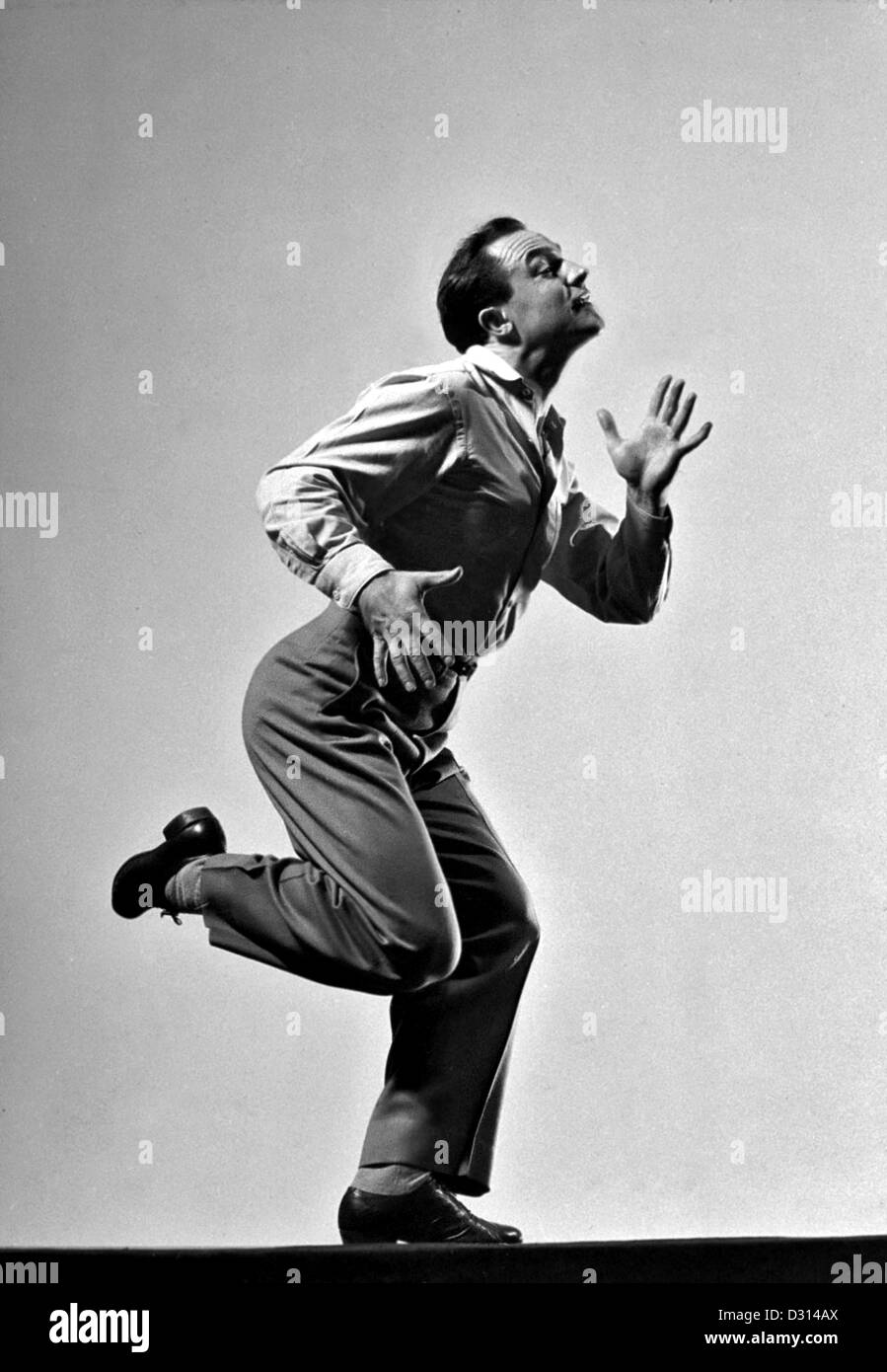Gene kelly portrait hi-res stock photography and images - Alamy