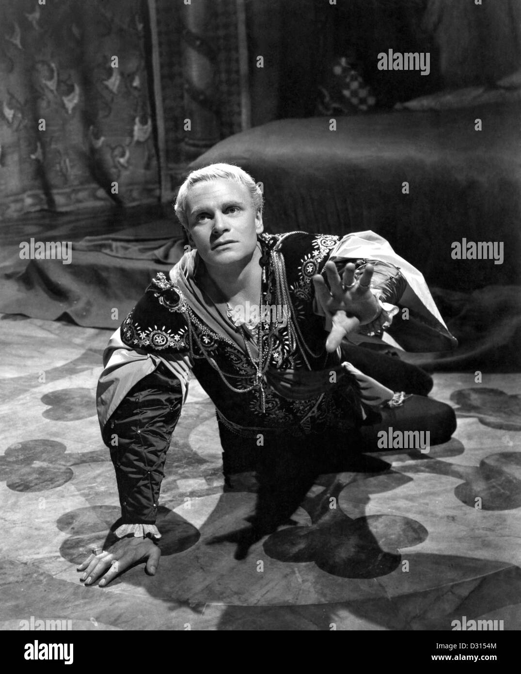 Hamlet 1948 Black and White Stock Photos & Images - Alamy