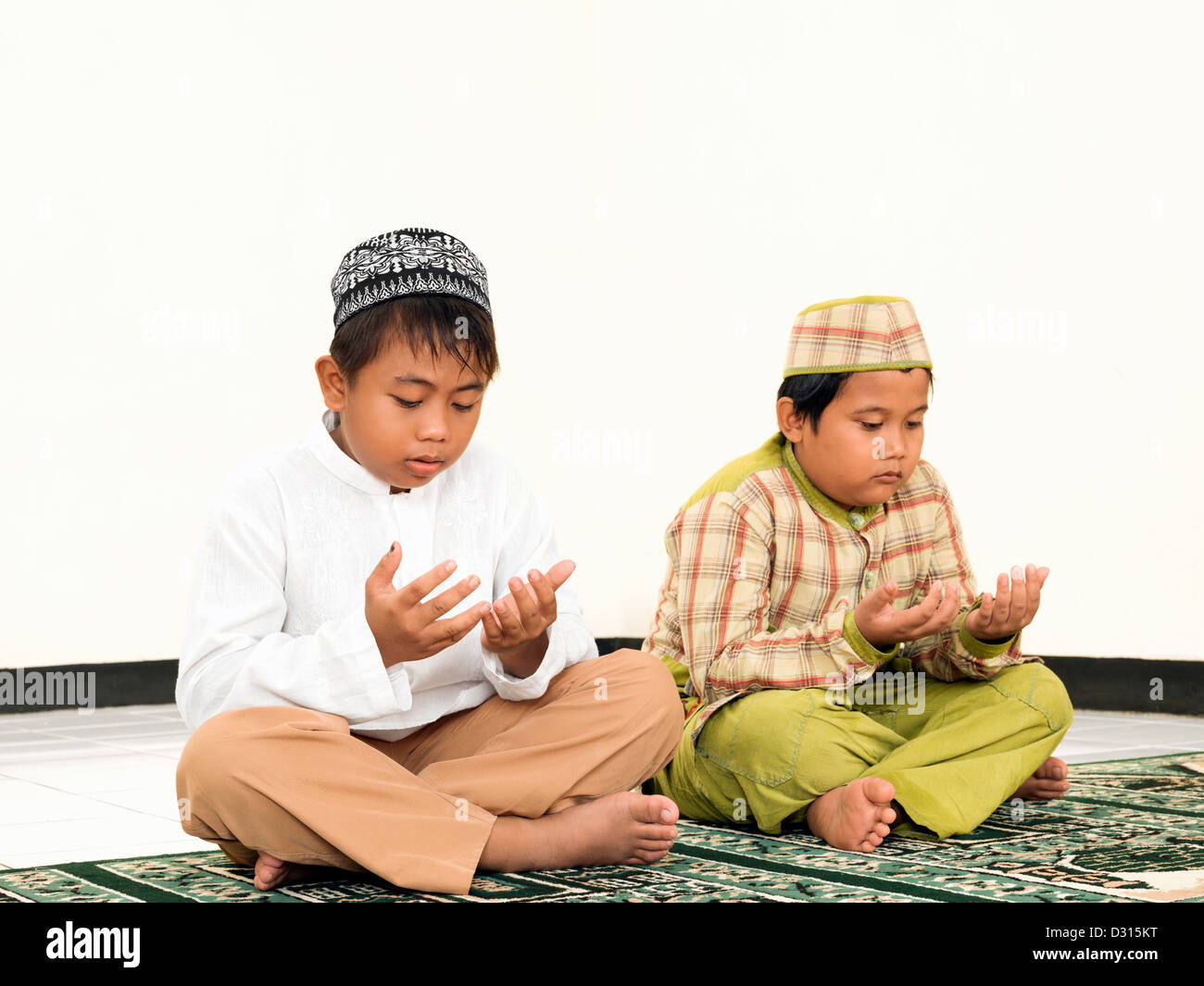 Muslim Kids Praying Wallpaper Muslim Kids Praying Wallpaper