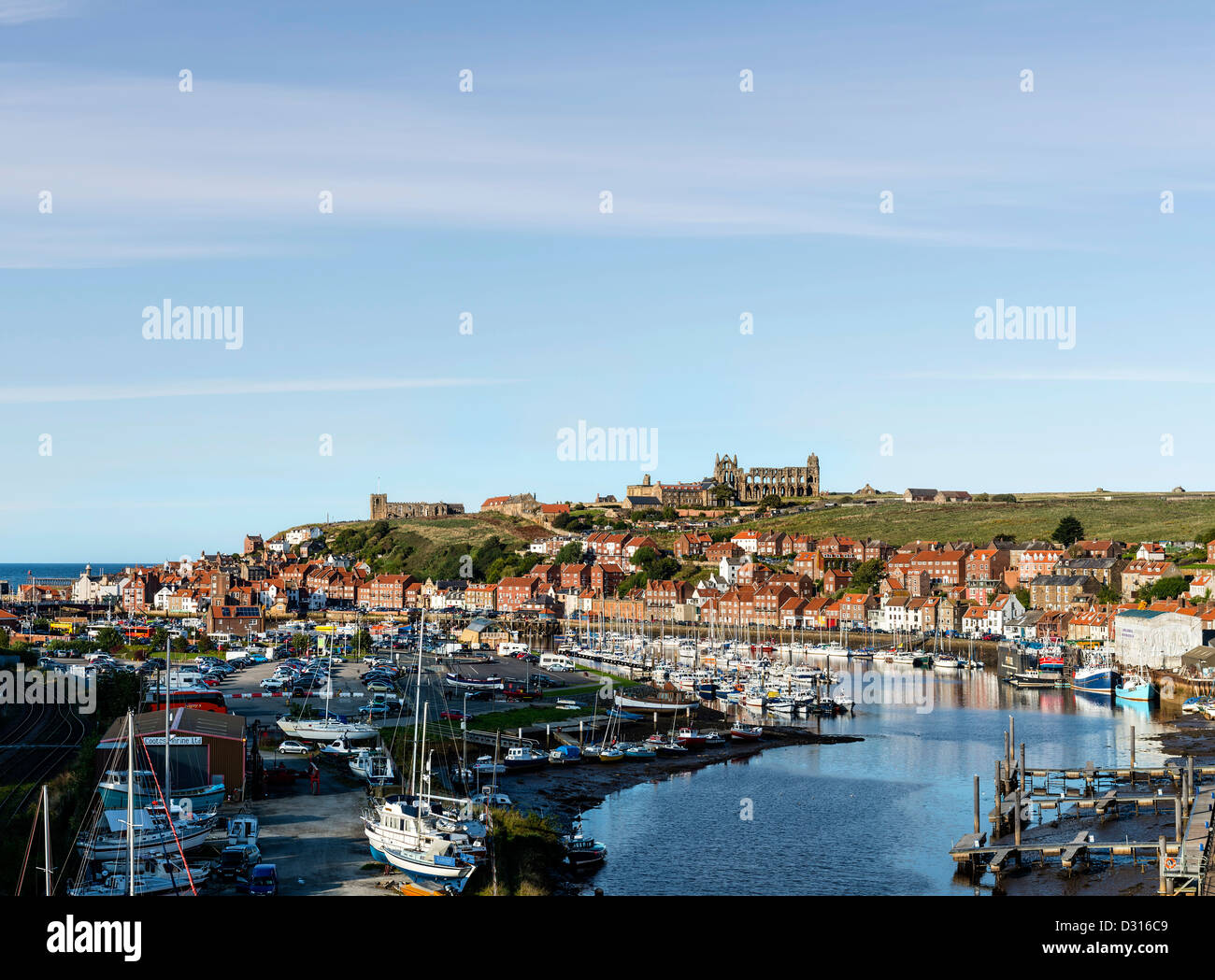 Whitby harbour hi-res stock photography and images - Alamy