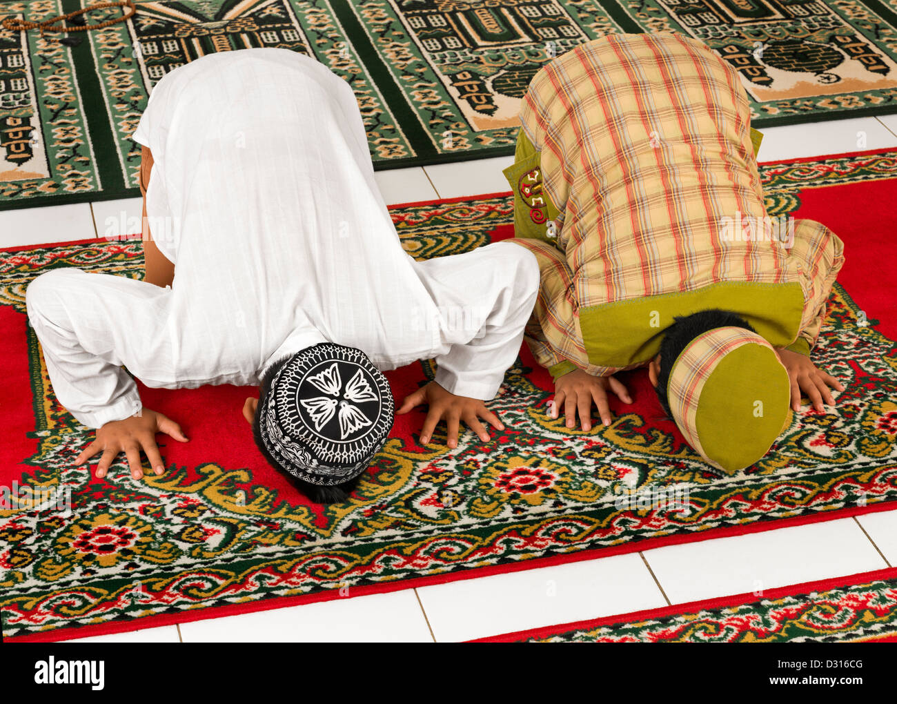 Muslims Praying Mosque Stock Photos & Muslims Praying Mosque Stock ...