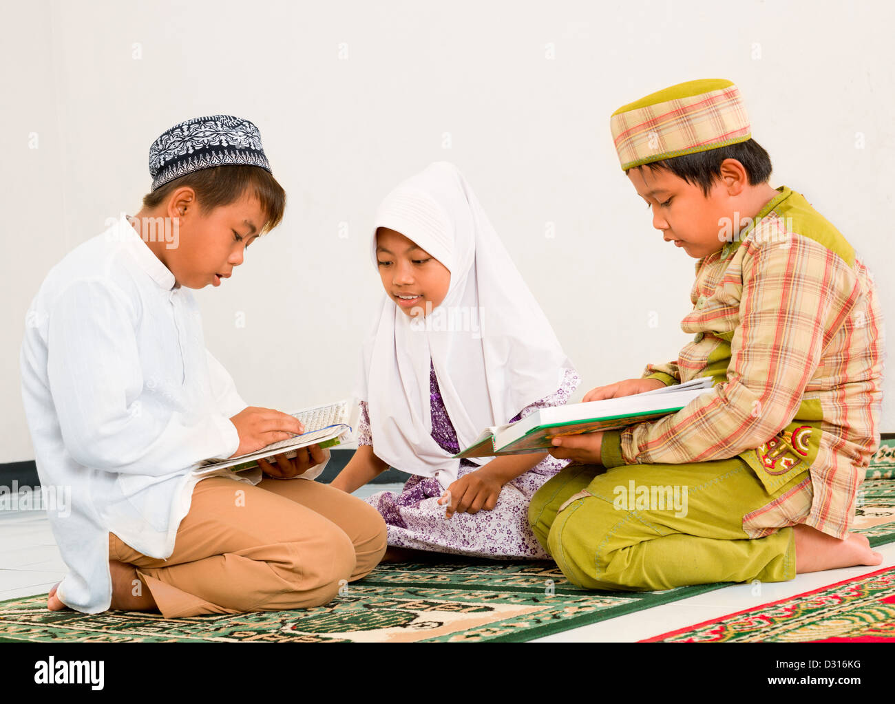 Muslim children reading Holy Koran Stock Photo - Alamy