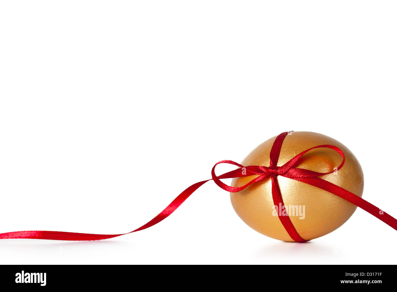 Gold easter egg red bow hi-res stock photography and images - Alamy