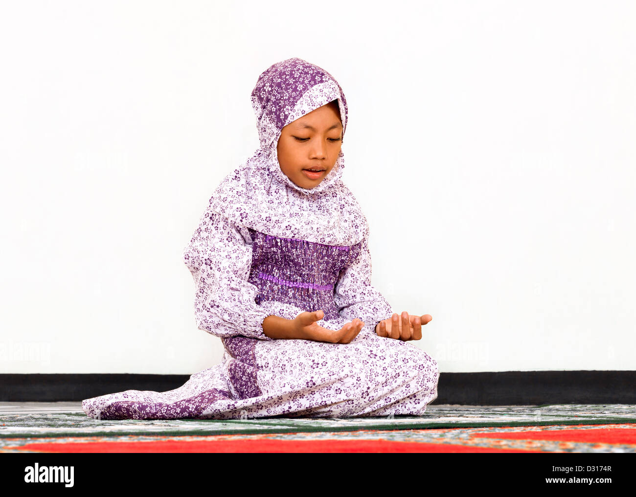 Muslim girl praying at the Mosque Stock Photo - Alamy