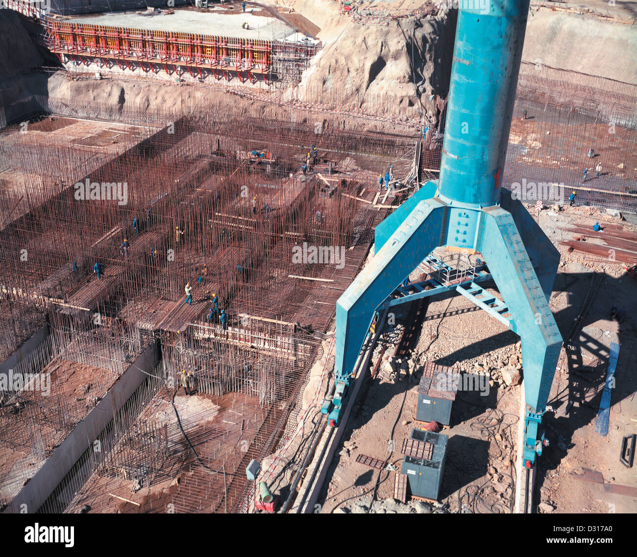 Chinese workers in Sudan, Merowe Dam Stock Photo - Alamy