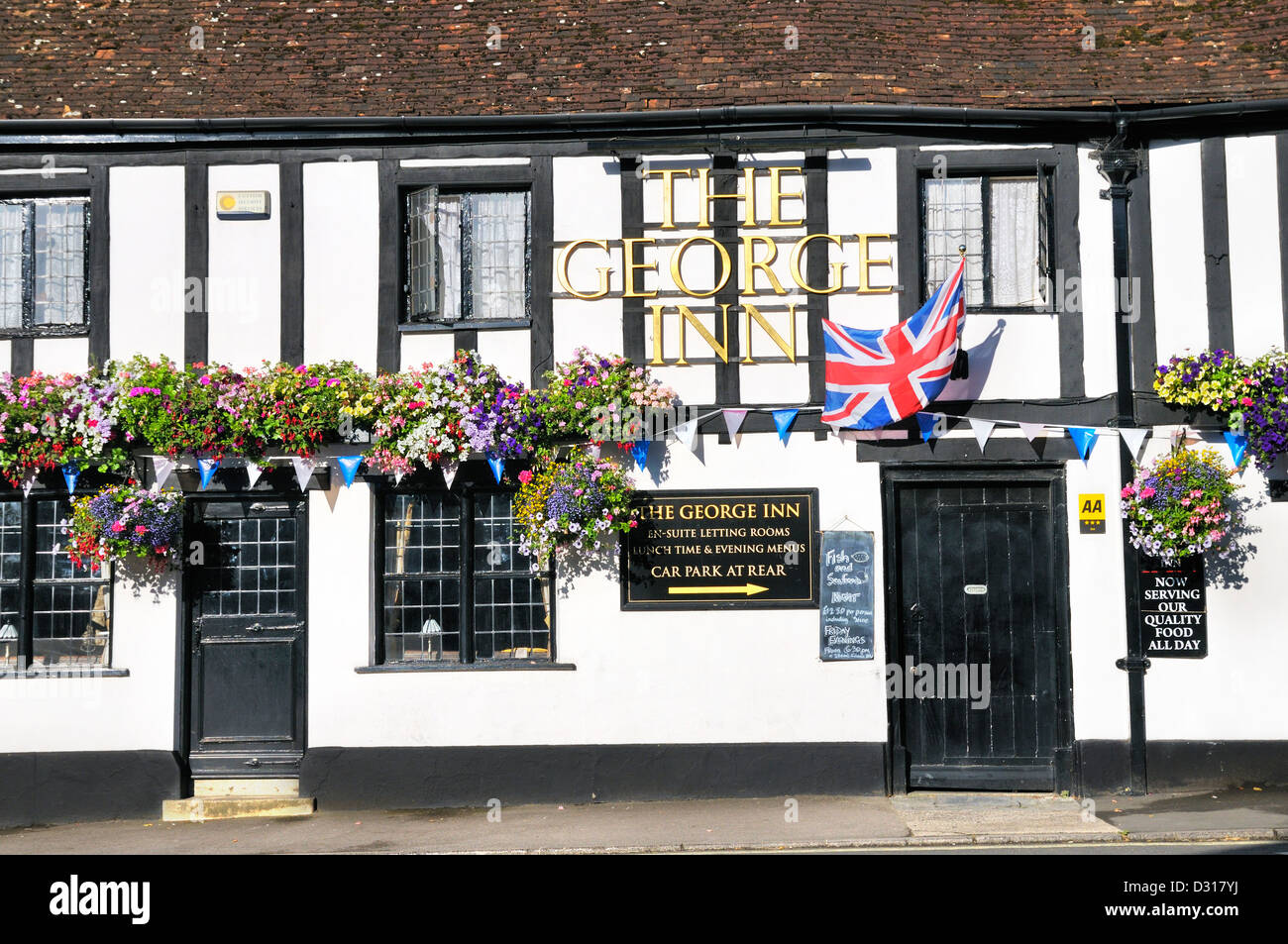 Traditional british pub exterior. The George Inn, Mere, Wiltshire ...