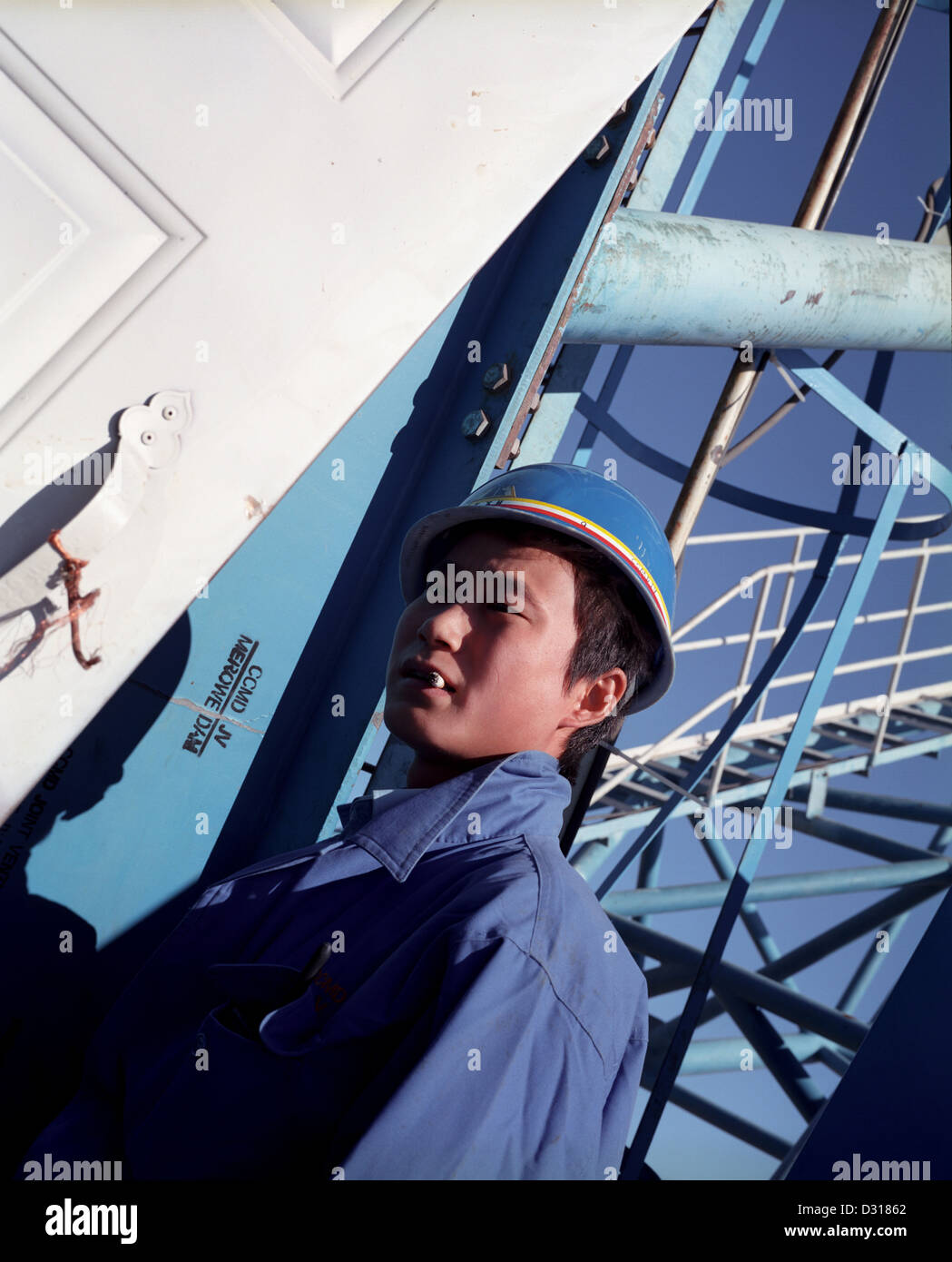 Chinese workers in Sudan, Merowe Dam Stock Photo - Alamy
