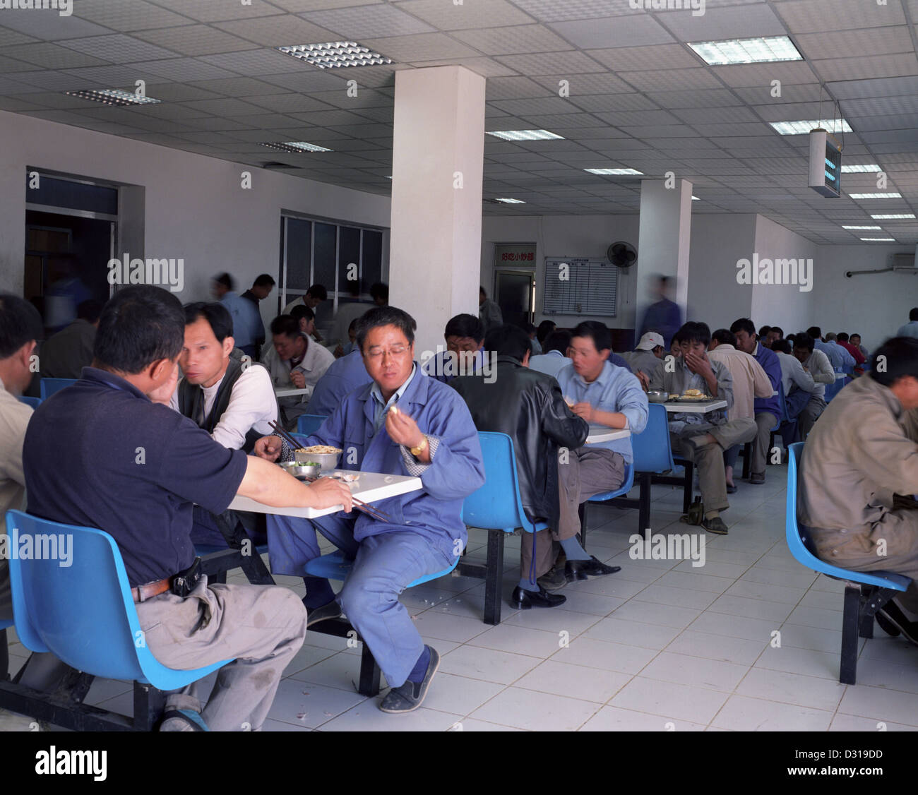 Chinese workers in Sudan, Merowe Dam Stock Photo - Alamy