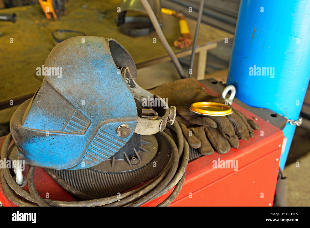Welders mask hi-res stock photography and images - Alamy