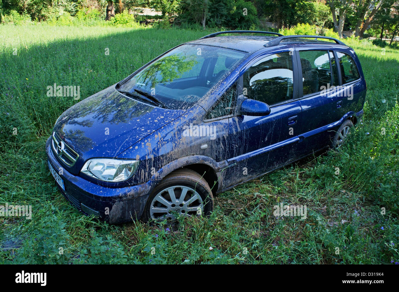 Cars stuck mud hi-res stock photography and images - Alamy