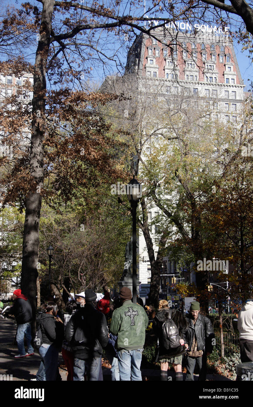 People congregating in Union square NY Stock Photo - Alamy