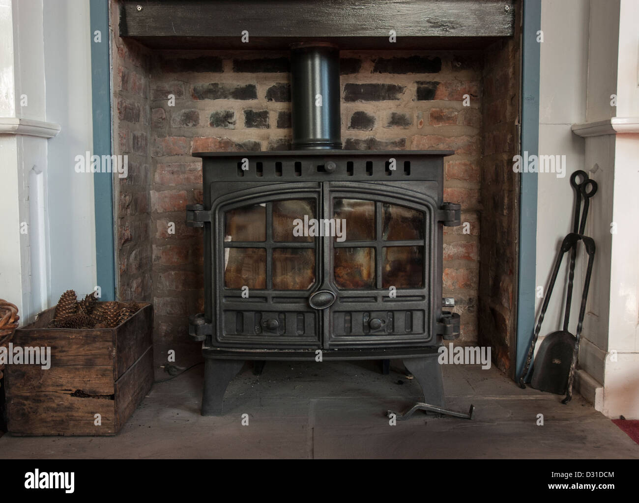 Wood burning fireplace hi-res stock photography and images - Alamy