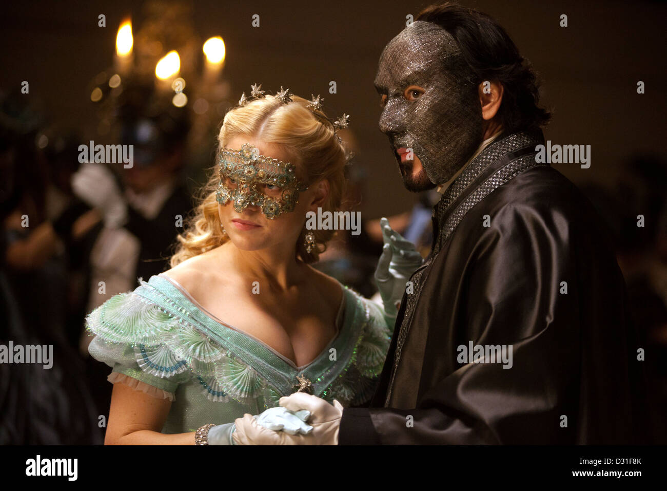 Alice eve raven hi-res stock photography and images - Alamy