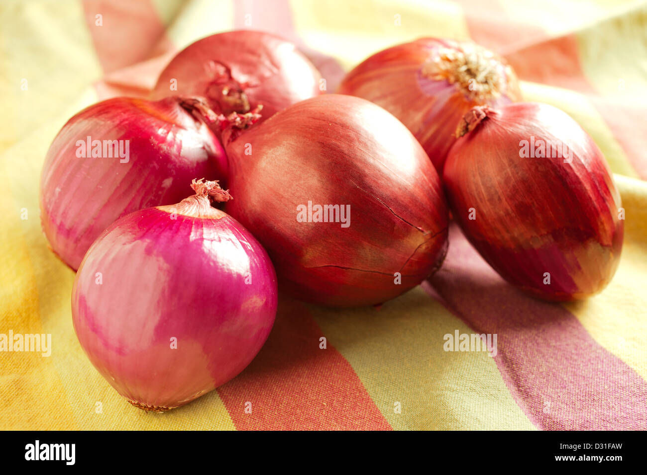 Whole Red Onions Stock Photo - Alamy