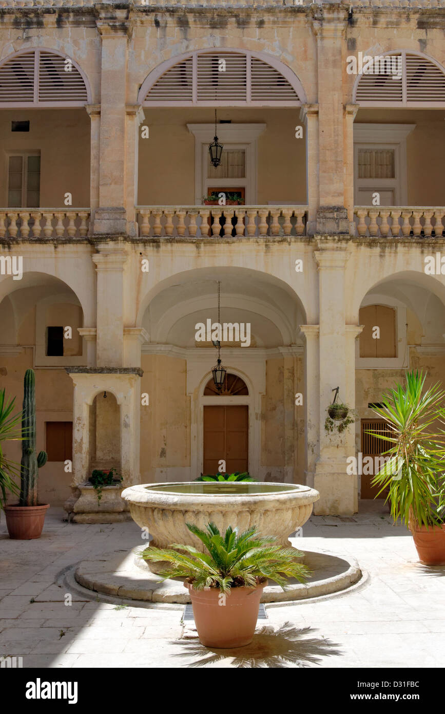 Medieval walled citadel city of Mdina Malta Stock Photo - Alamy